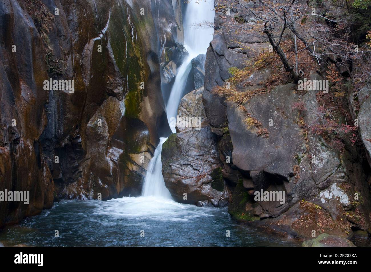 Shosenkyo gorge Senga waterfall Stock Photo - Alamy