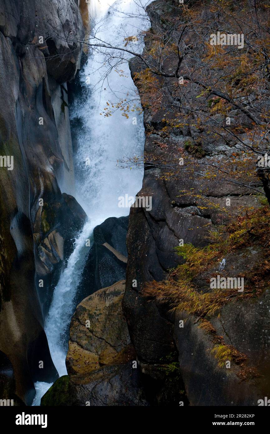 Shosenkyo gorge Senga waterfall Stock Photo - Alamy