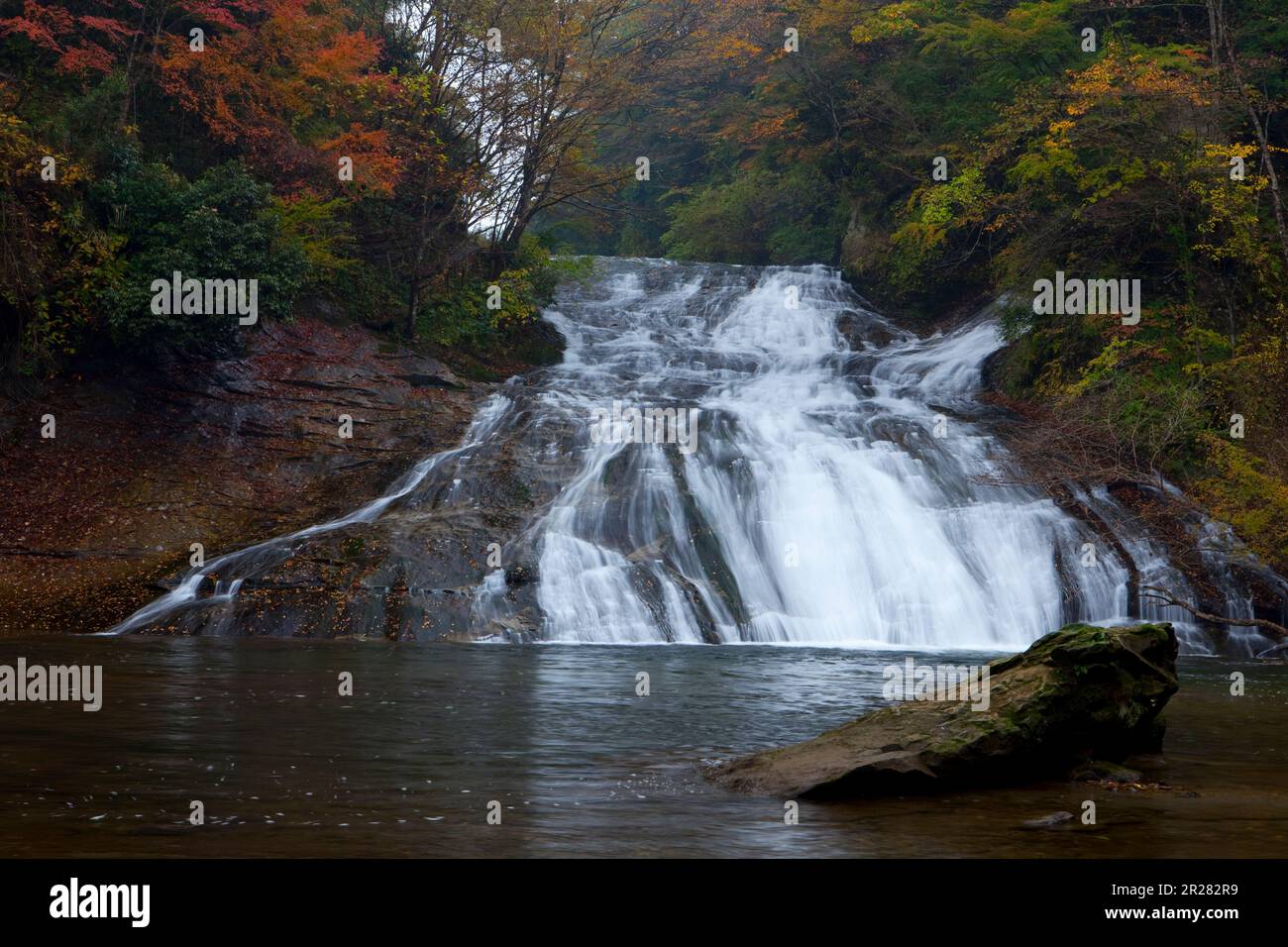 Yoro keikoku waterfall hi-res stock photography and images - Alamy