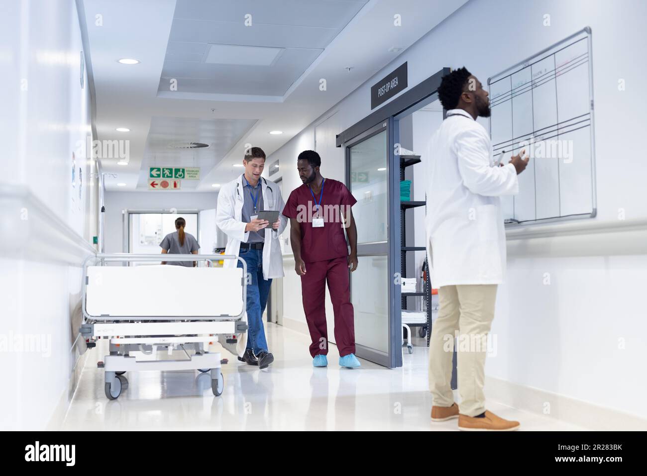 Busy hospital hi-res stock photography and images - Alamy