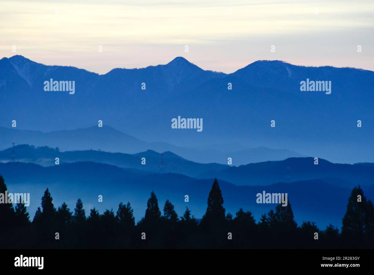Dawn, trailing clouds of chausu high plateaus Stock Photo - Alamy