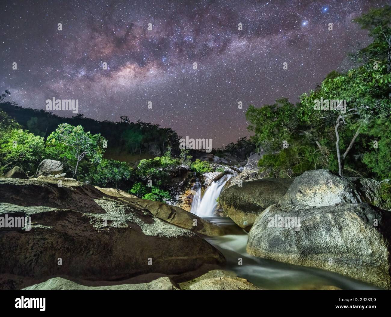 Night waterfall image hi-res stock photography and images - Alamy