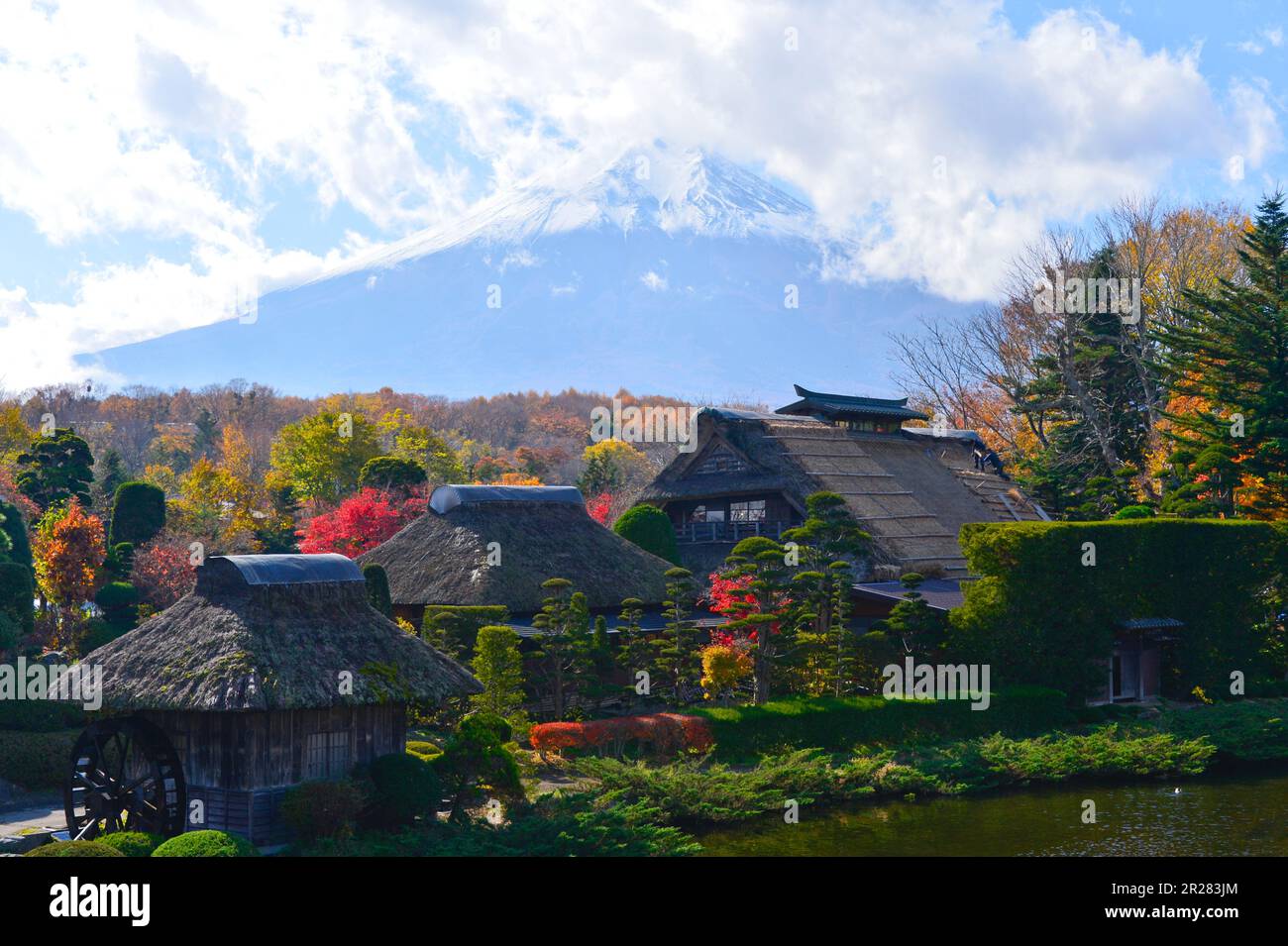 A thatched house and Mount Fuji Stock Photo - Alamy