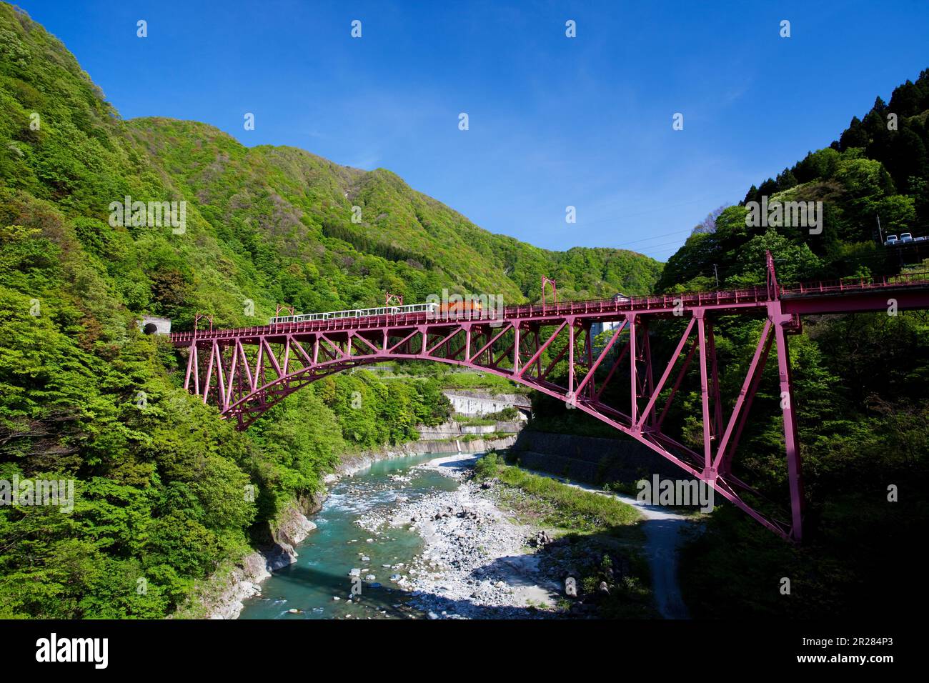 Kurobe Gorge railway and the Kurobe Gorge Stock Photo - Alamy