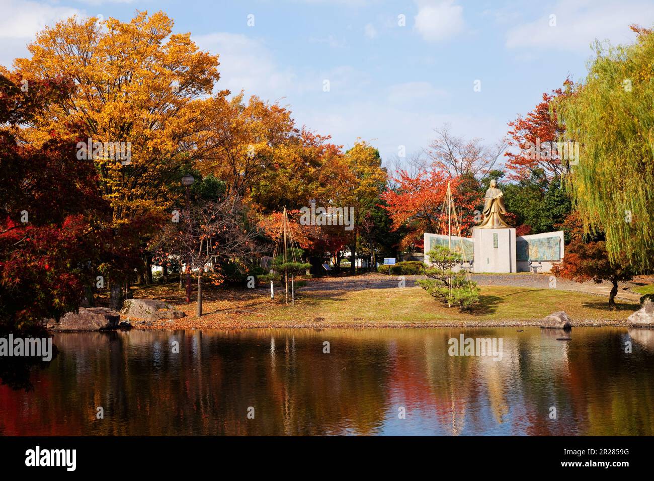 Statue of murasaki shikibu hi-res stock photography and images - Alamy