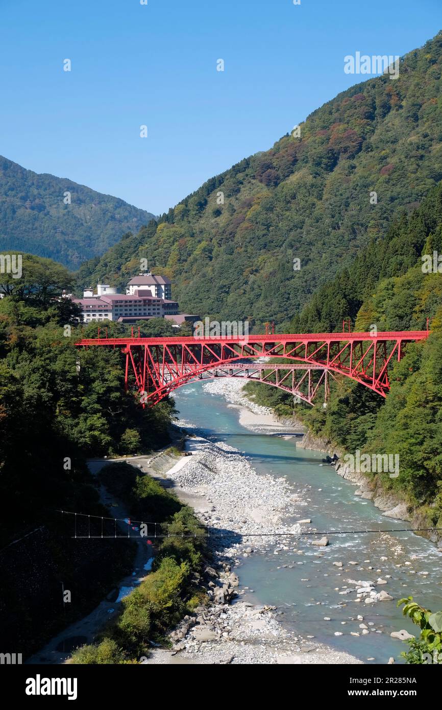 Streetscape of?Unazukionsen hot spring and Kurobe River Stock Photo - Alamy