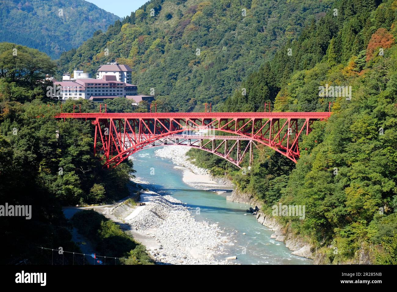 Streetscape of?Unazukionsen hot spring and Kurobe River Stock Photo - Alamy