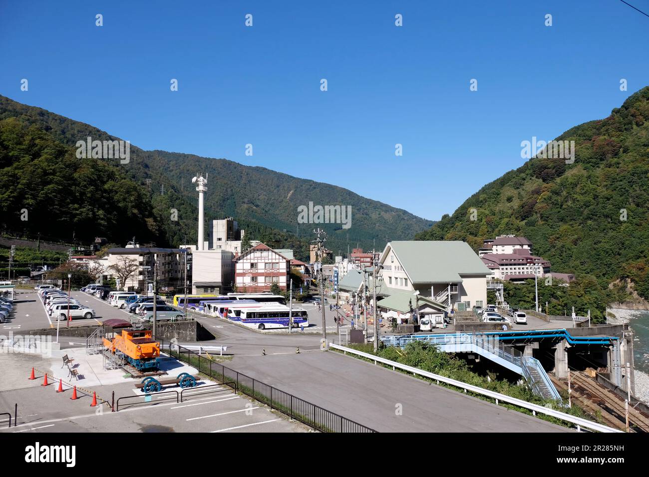 Rows of houses of Unazuki Onsen hot spring Stock Photo - Alamy