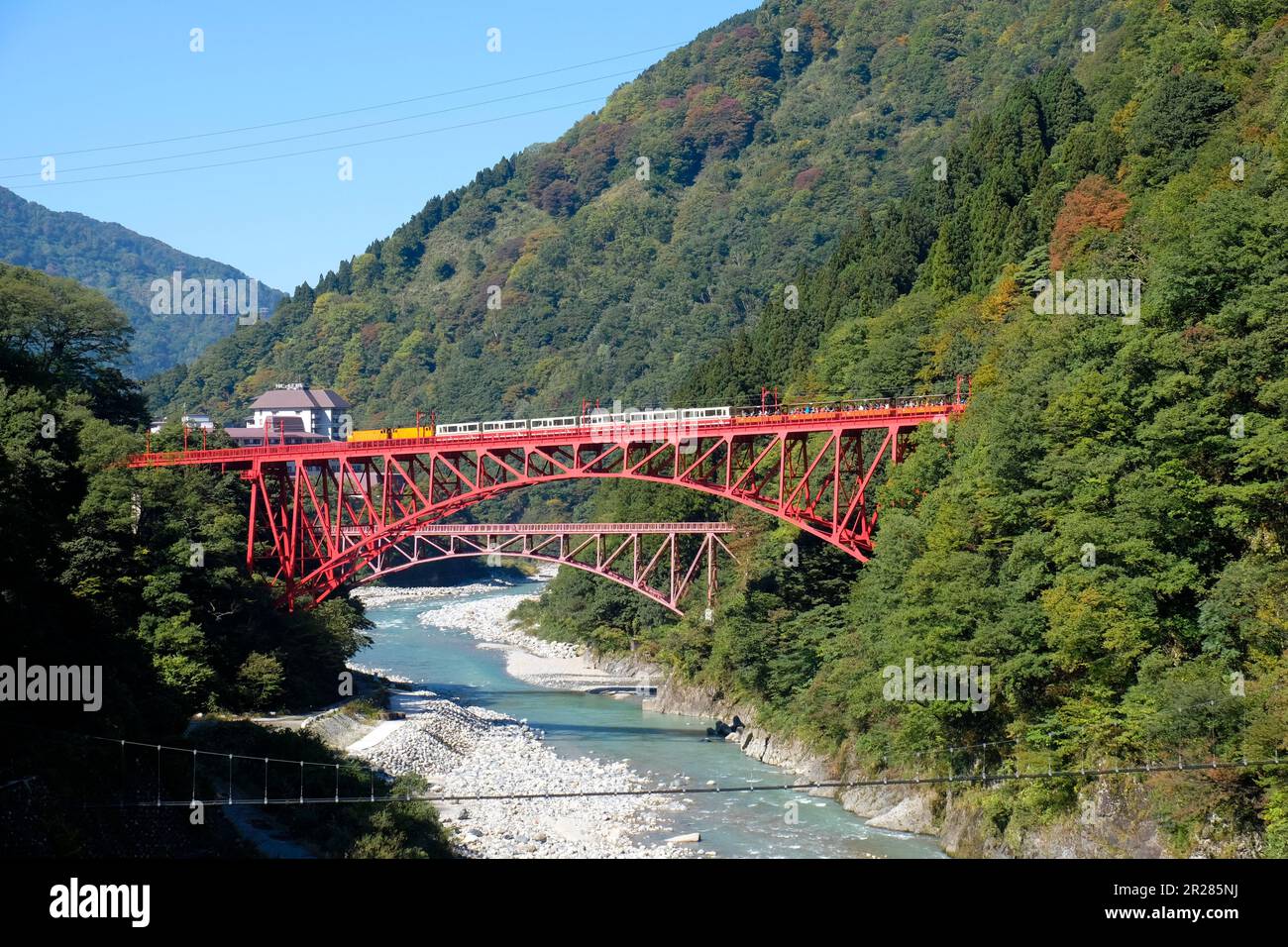 Streetscape of?Unazukionsen hot spring and Kurobe River Stock Photo - Alamy