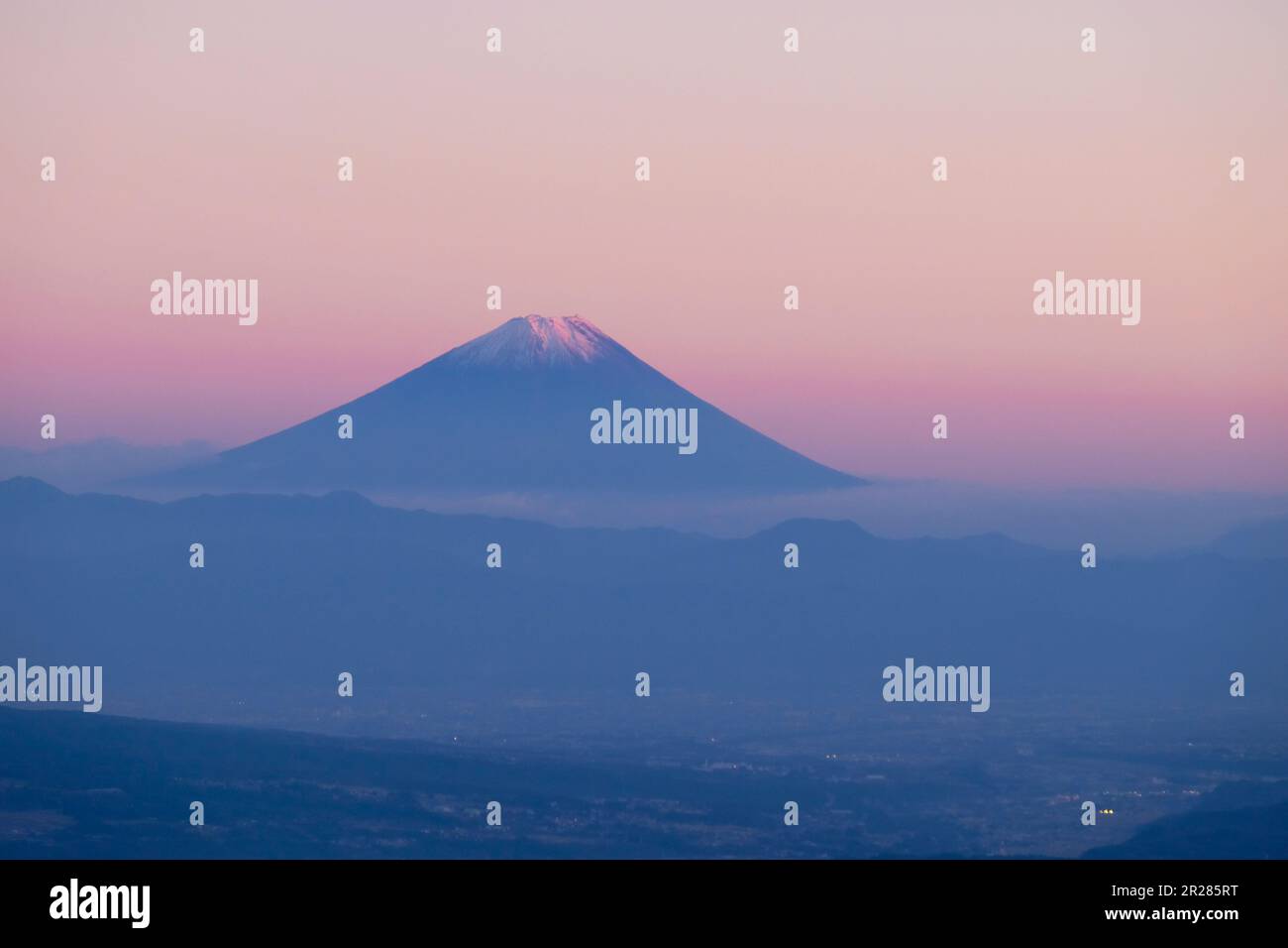 Mt Fuji in the glorious light of the setting sun Stock Photo - Alamy