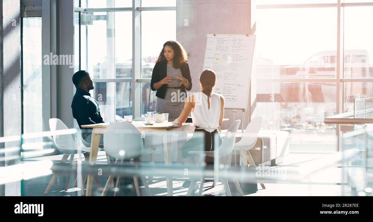 Female presenter group hi-res stock photography and images - Alamy