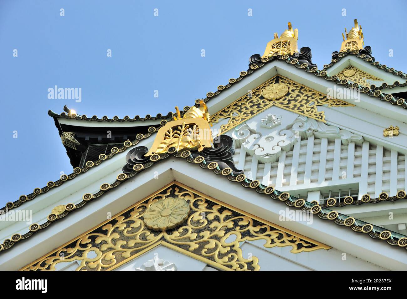 Osaka Castle’s plover gable ornaments Stock Photo - Alamy