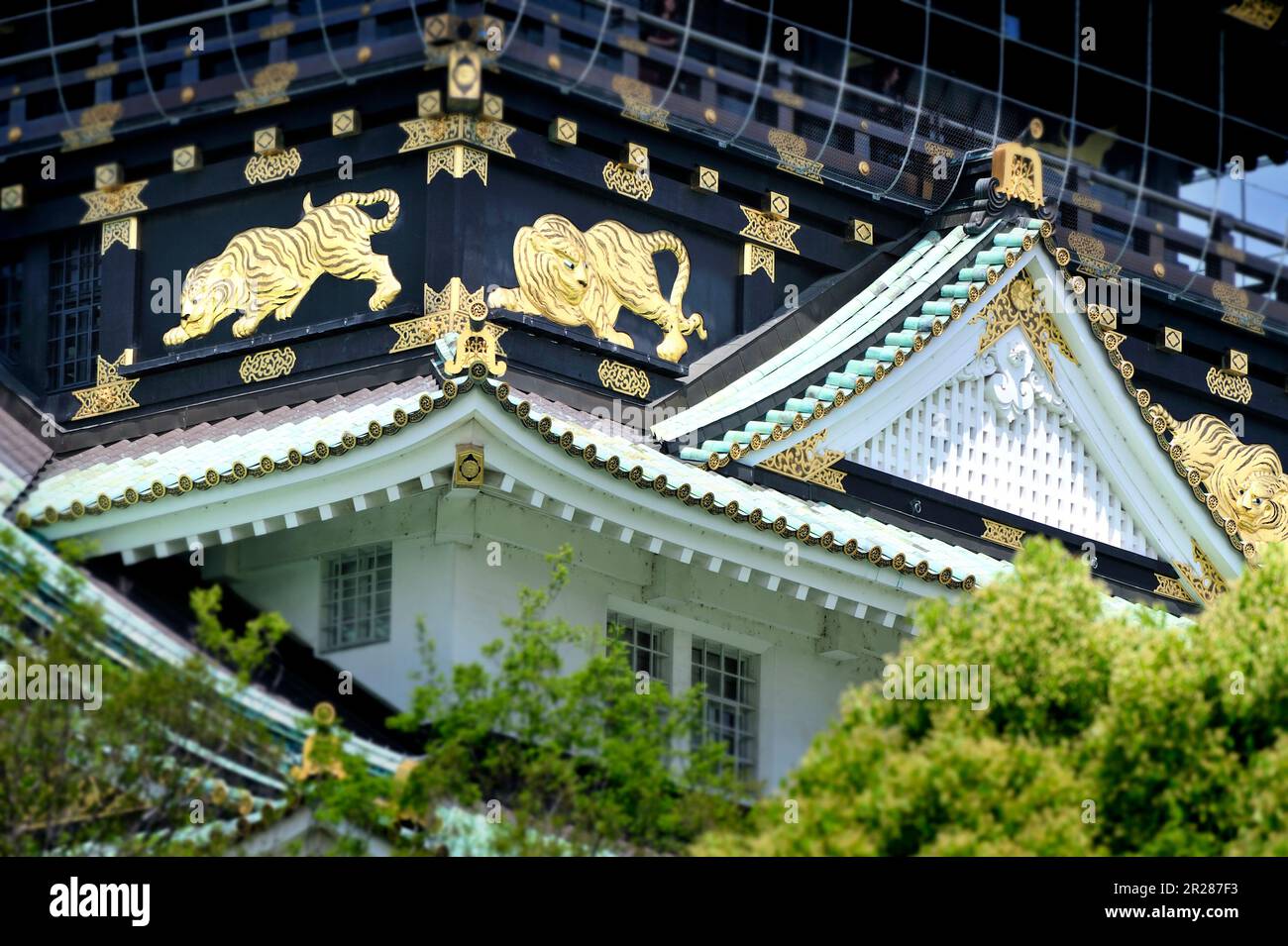 Osaka Castle central tower’s tiger Stock Photo - Alamy
