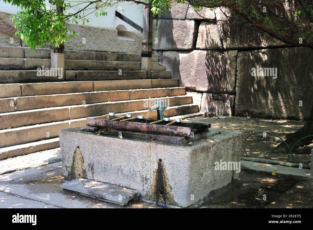 Osaka Castle’s Ginmei water well Stock Photo - Alamy