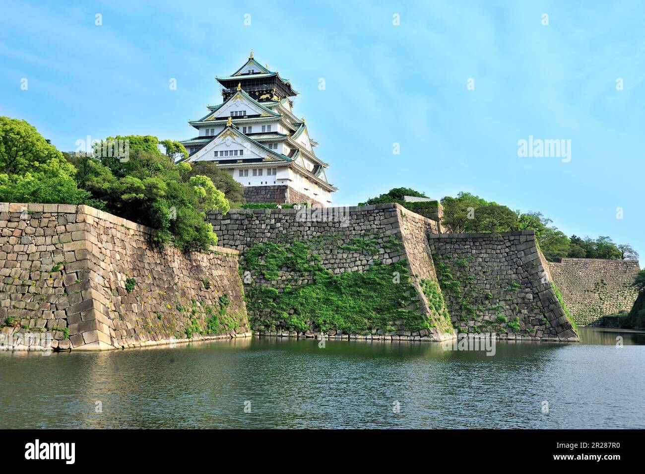 Osaka Castle tower and inner moat Stock Photo - Alamy