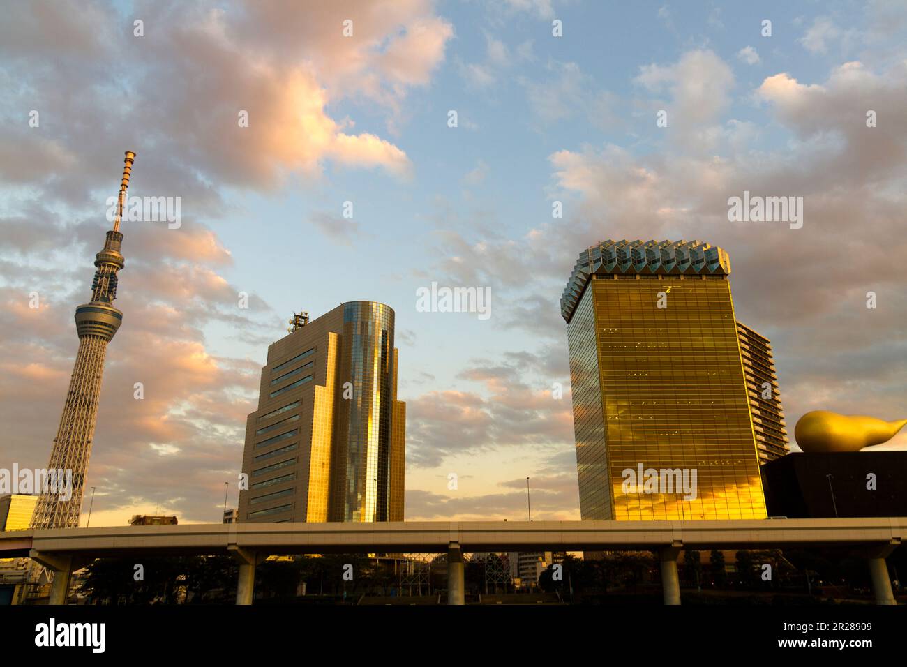 Tokyo sky tree during sunset Stock Photo - Alamy