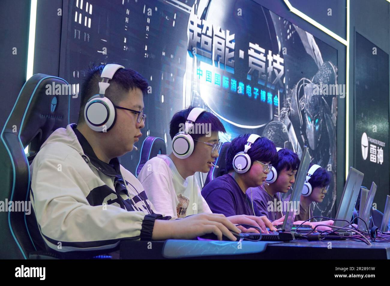 Consumer sh hi-res stock photography and images - Alamy