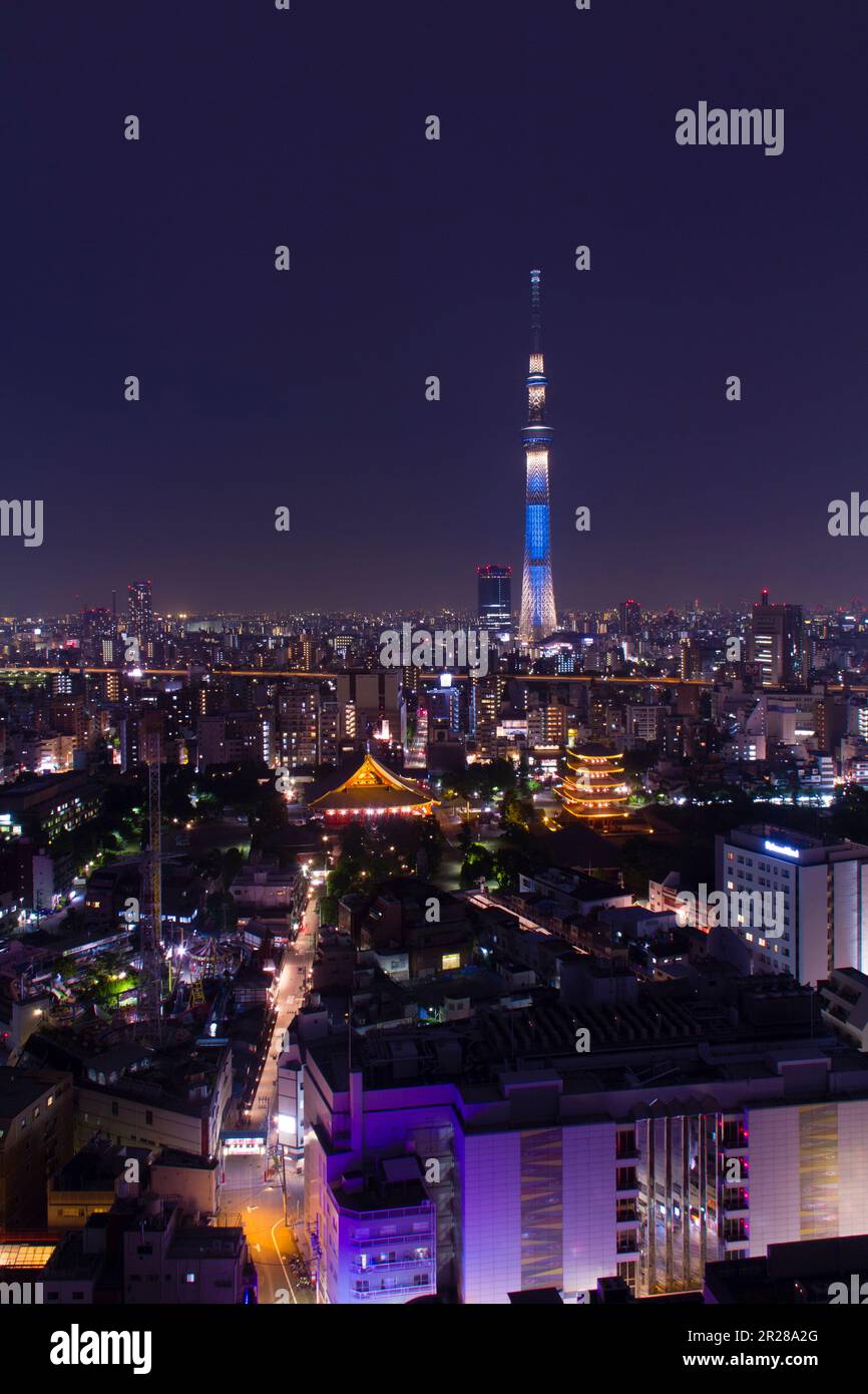 Tokyo Sky Tree up-close (Trendy) and the streets of Asakusa Vertical ...