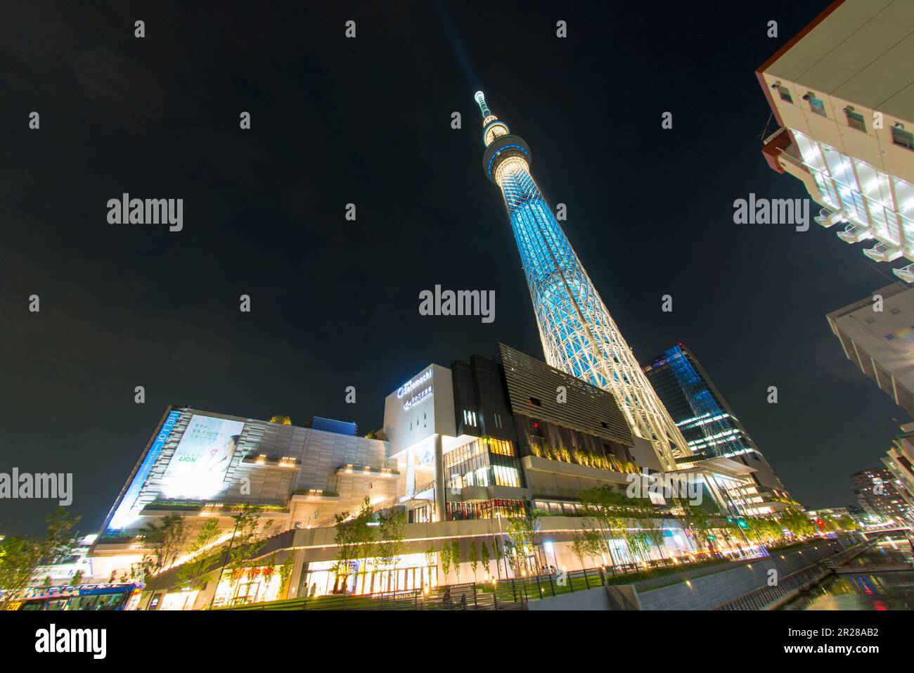 Tokyo Sky Tree lit up (Trendy) and Tokyo Solamachi Stock Photo - Alamy