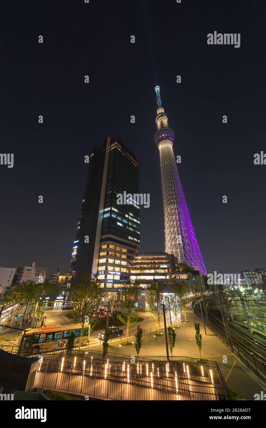 Tokyo Sky Tree lighting up "classical (miyabi)" and East Tower ...