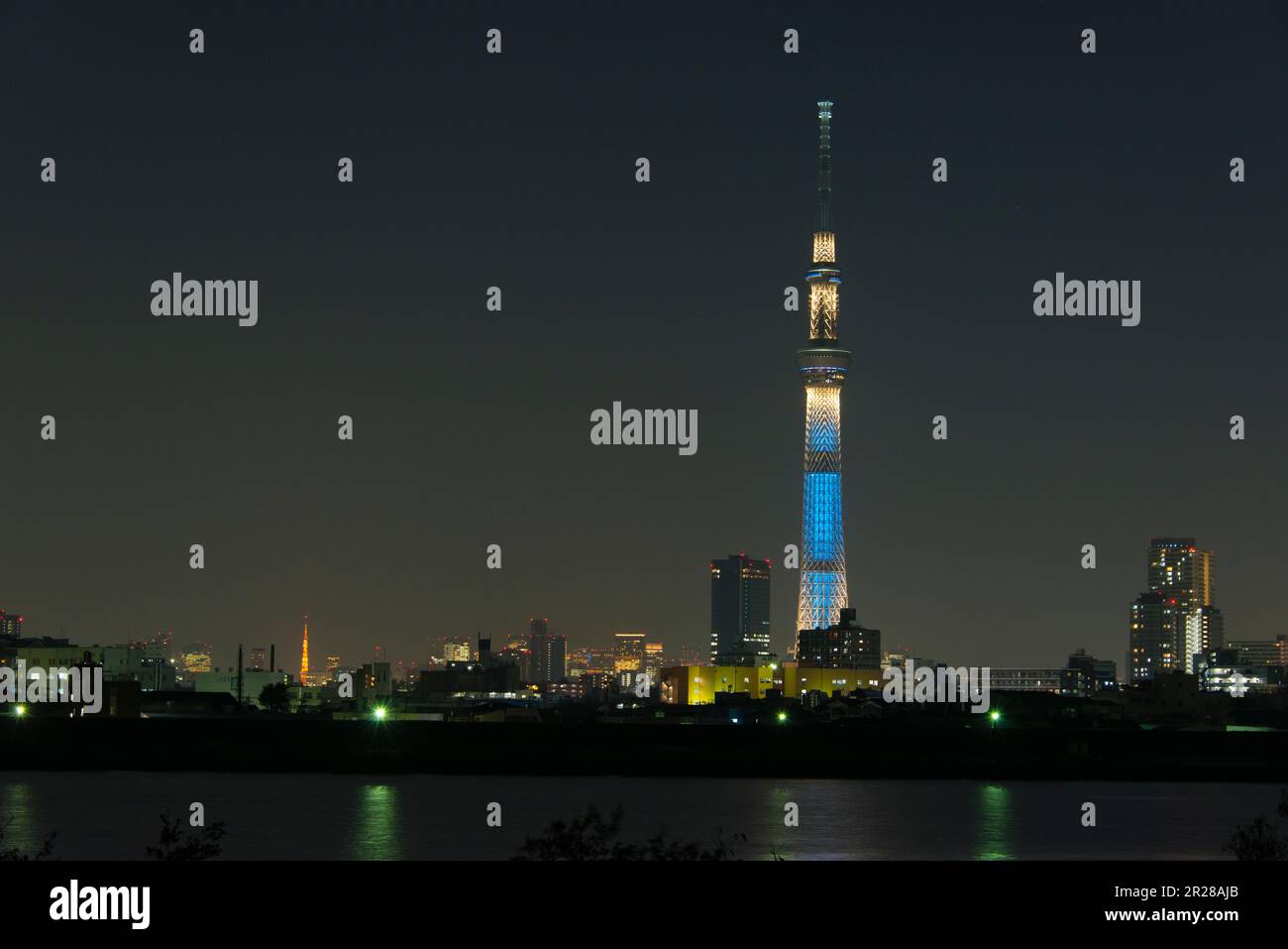 Tokyo Tower and Tokyo Sky Tree Stock Photo - Alamy