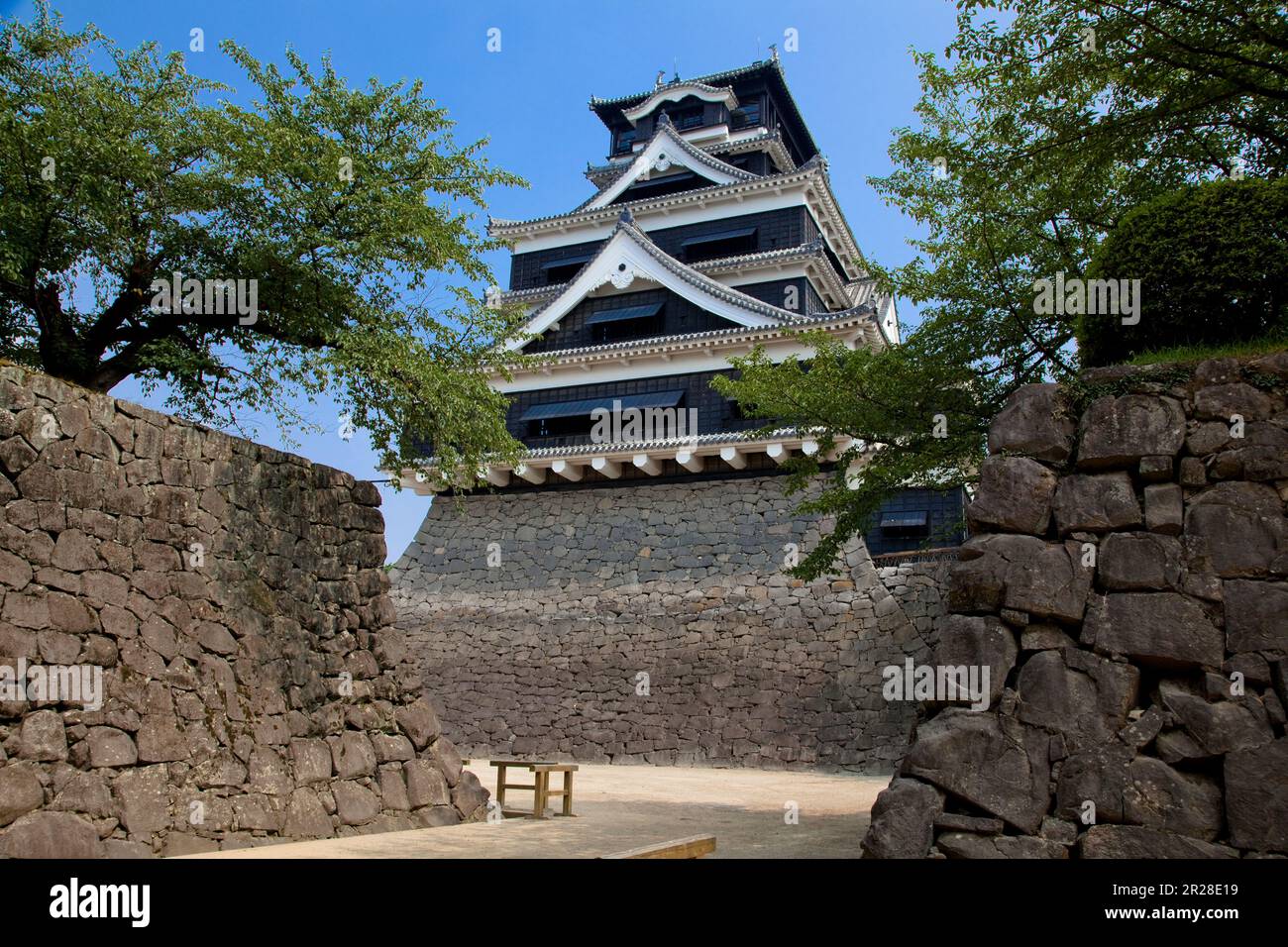 Kumamoto castle hi-res stock photography and images - Alamy