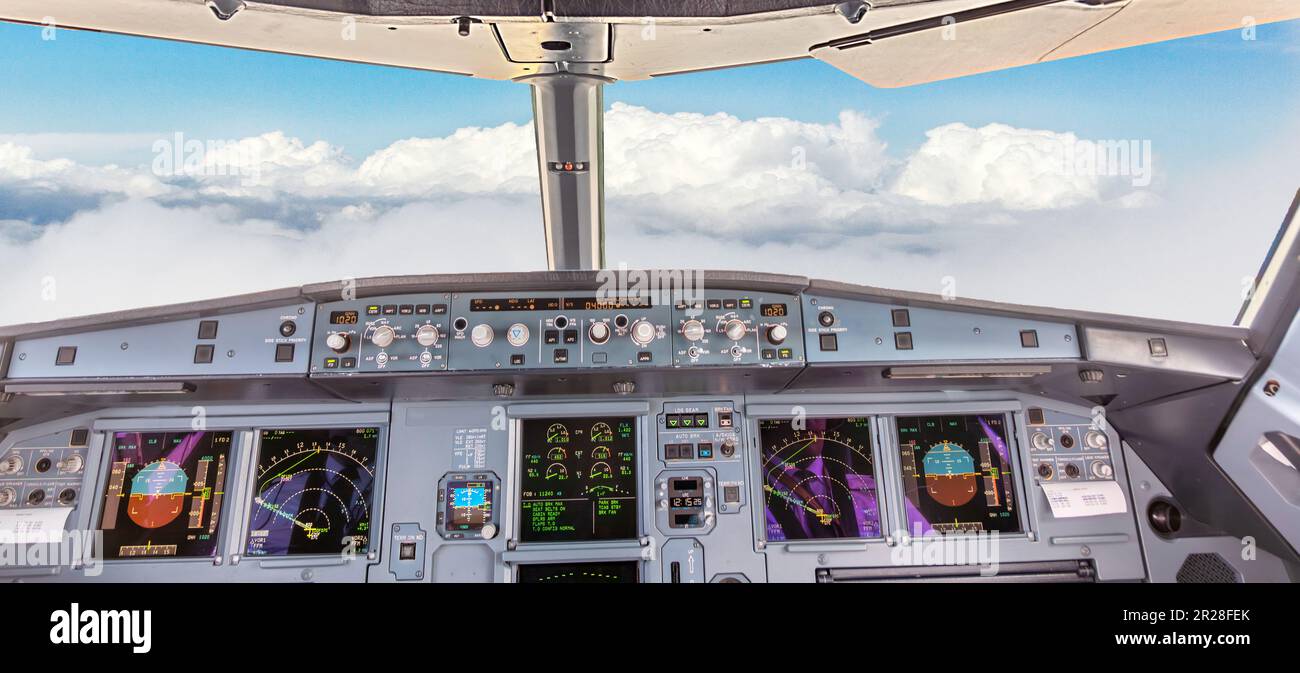 cockpit view of a commercial jet airliner Stock Photo - Alamy
