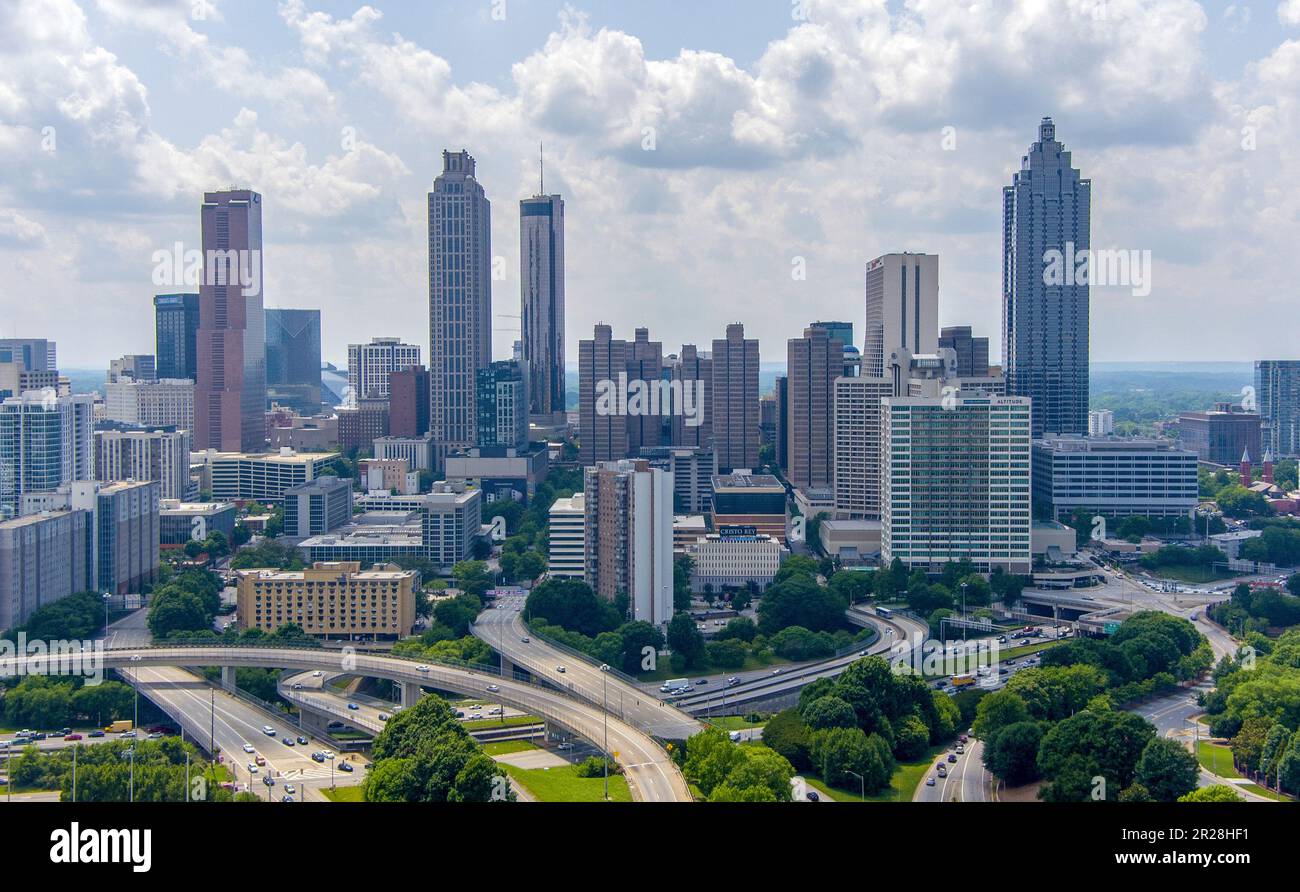 The downtown Atlanta skyline from above the Jackson Street Bridge Stock ...