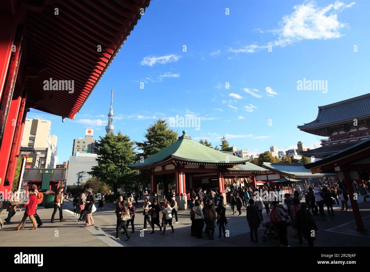 Sensoji temple grounds hi-res stock photography and images - Alamy