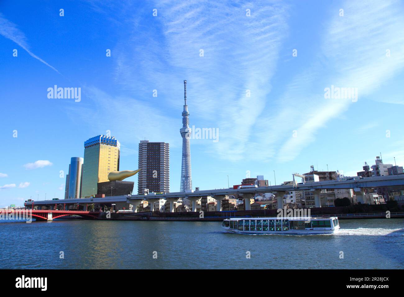 Tokyo skytree and azumabashi bridge hi-res stock photography and images ...
