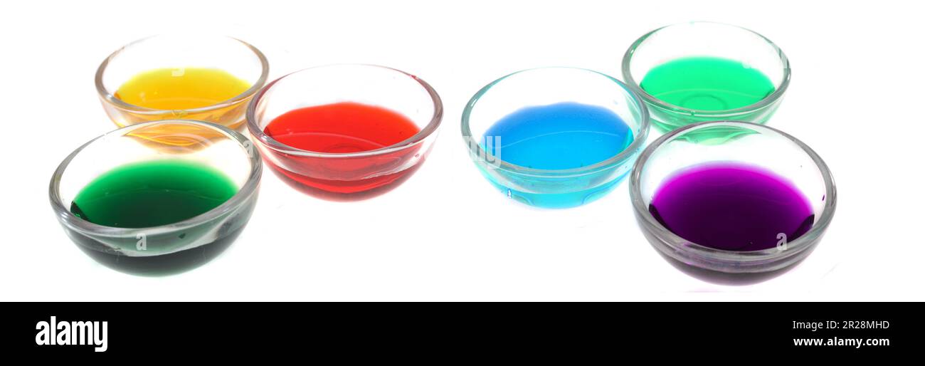 Yellow solution in glass beaker hi-res stock photography and images - Alamy