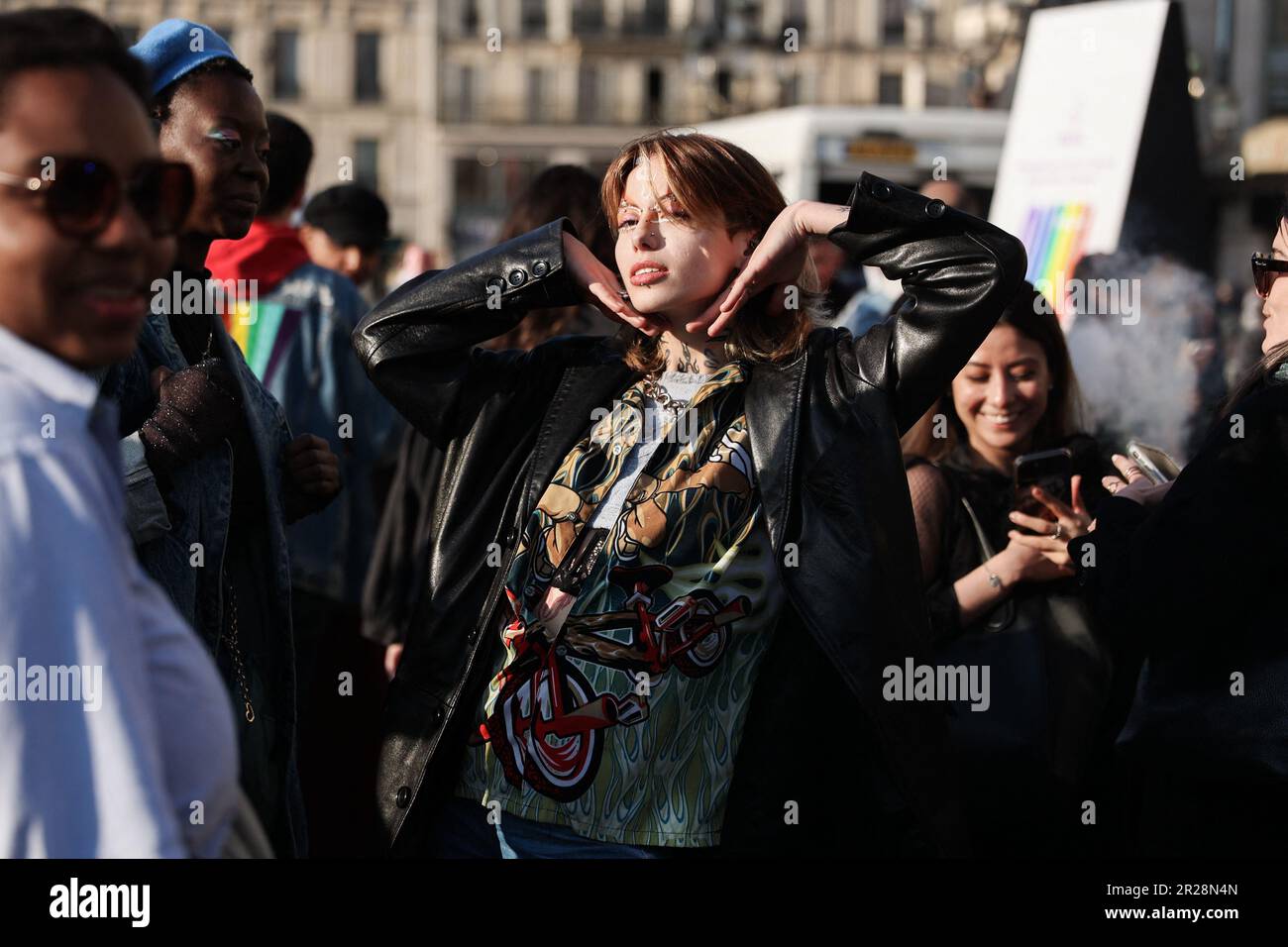 Paris, France. 17th May, 2023. Citizens dancing in the town hall square ...