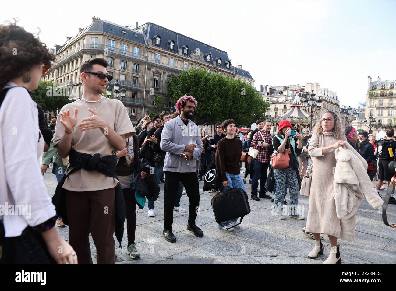 Paris, France. 17th May, 2023. Citizens dancing in the town hall square ...