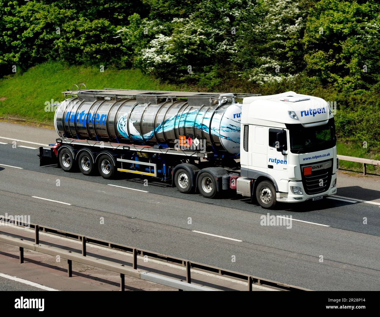 Tanker lorry truck on motorway hi-res stock photography and images - Alamy