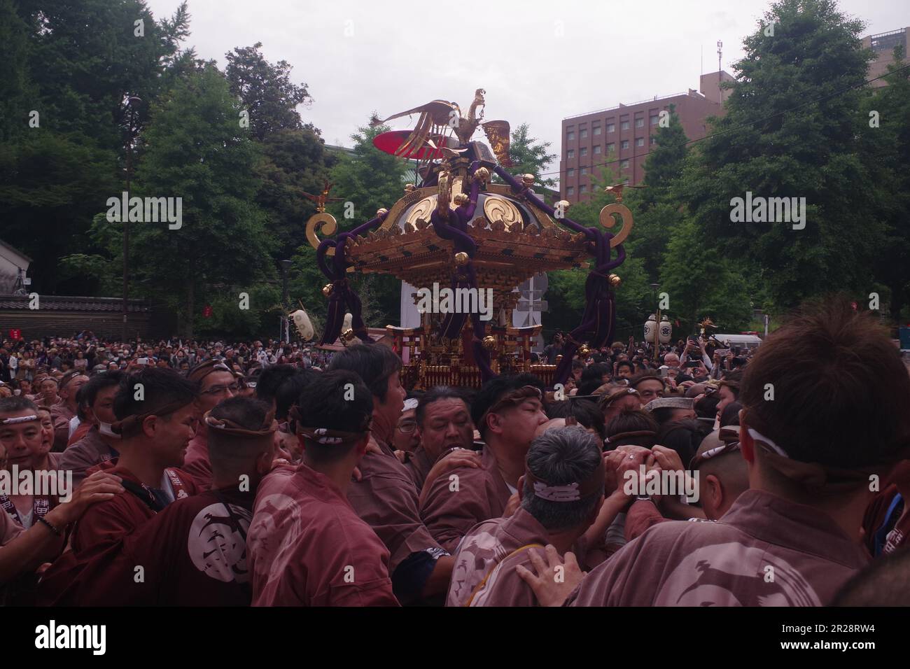 Carrying portable shrine mikoshi hi-res stock photography and images ...