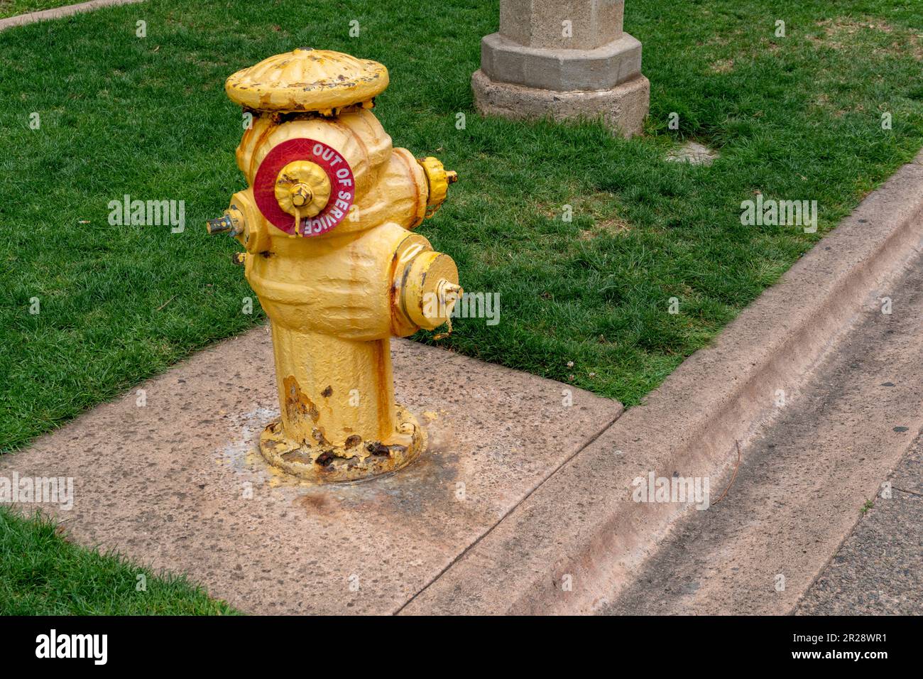 Old yellow fire hydrant with out-of-service sign Stock Photo - Alamy
