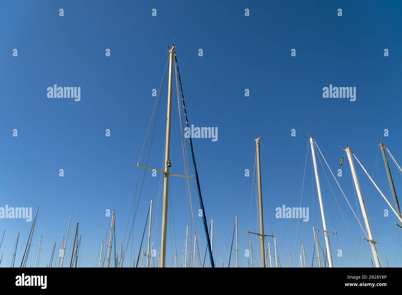 Sail mast against clear hi-res stock photography and images - Alamy