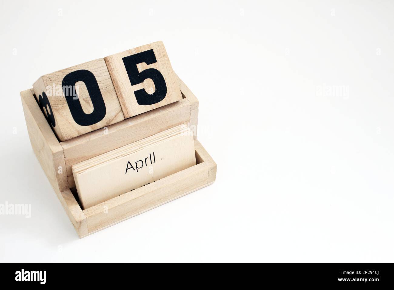 Wooden perpetual calendar showing the 5th of April Stock Photo - Alamy
