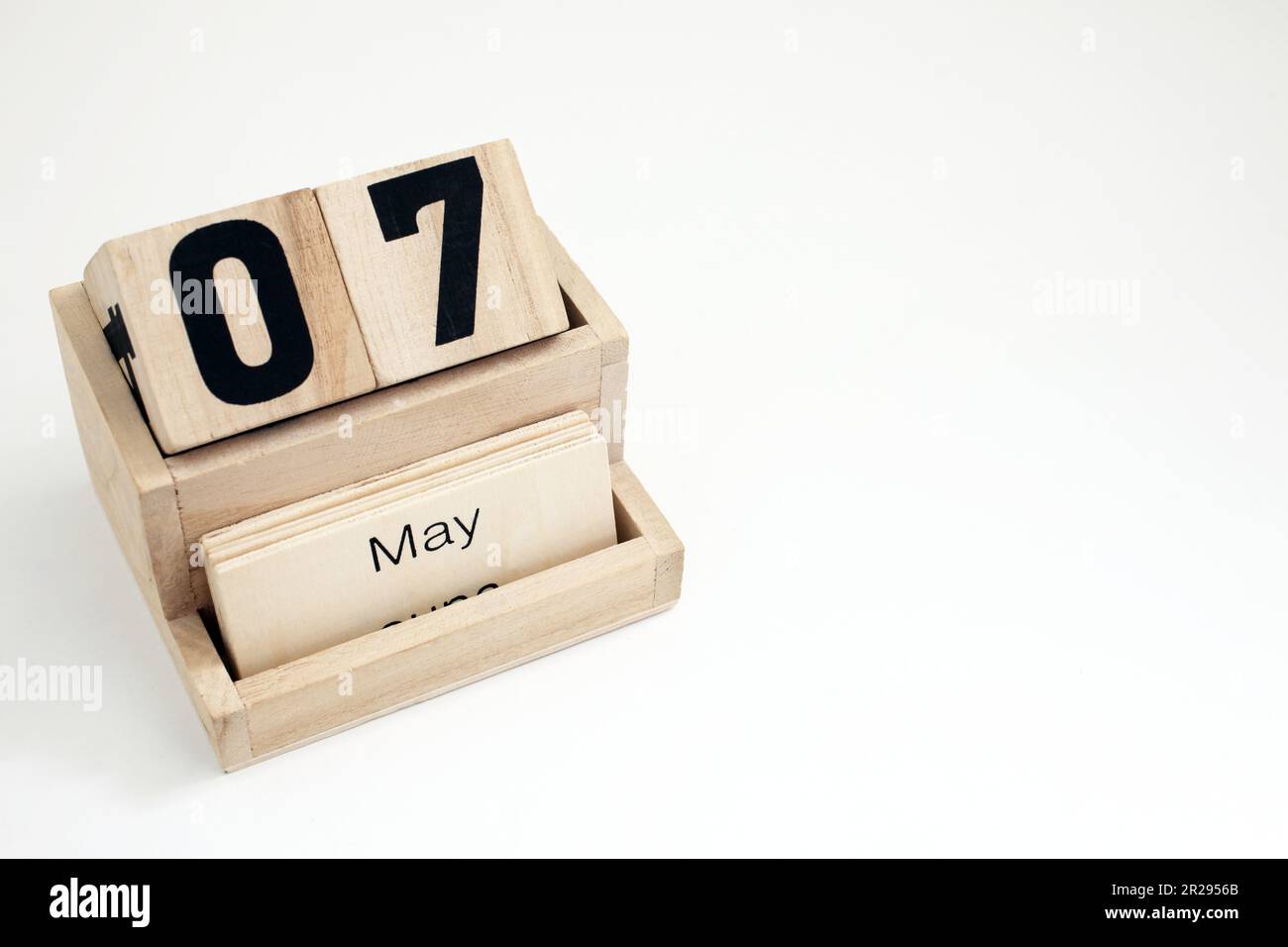 Wooden perpetual calendar showing the 7th of May Stock Photo - Alamy