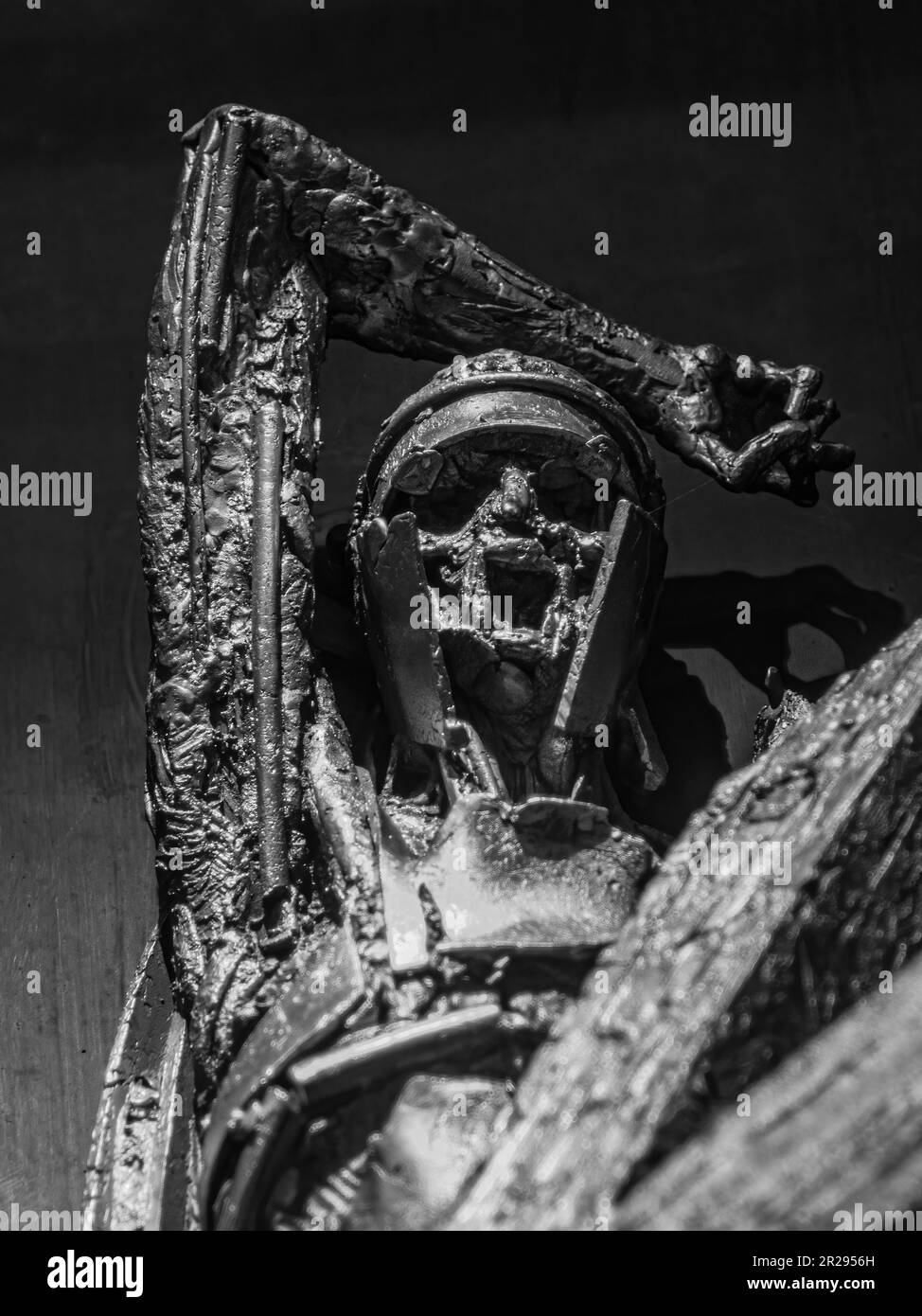 Scary statue hi-res stock photography and images - Alamy