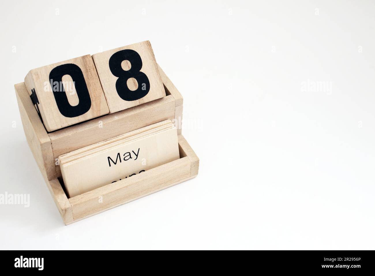 Wooden perpetual calendar showing the 8th of May Stock Photo - Alamy