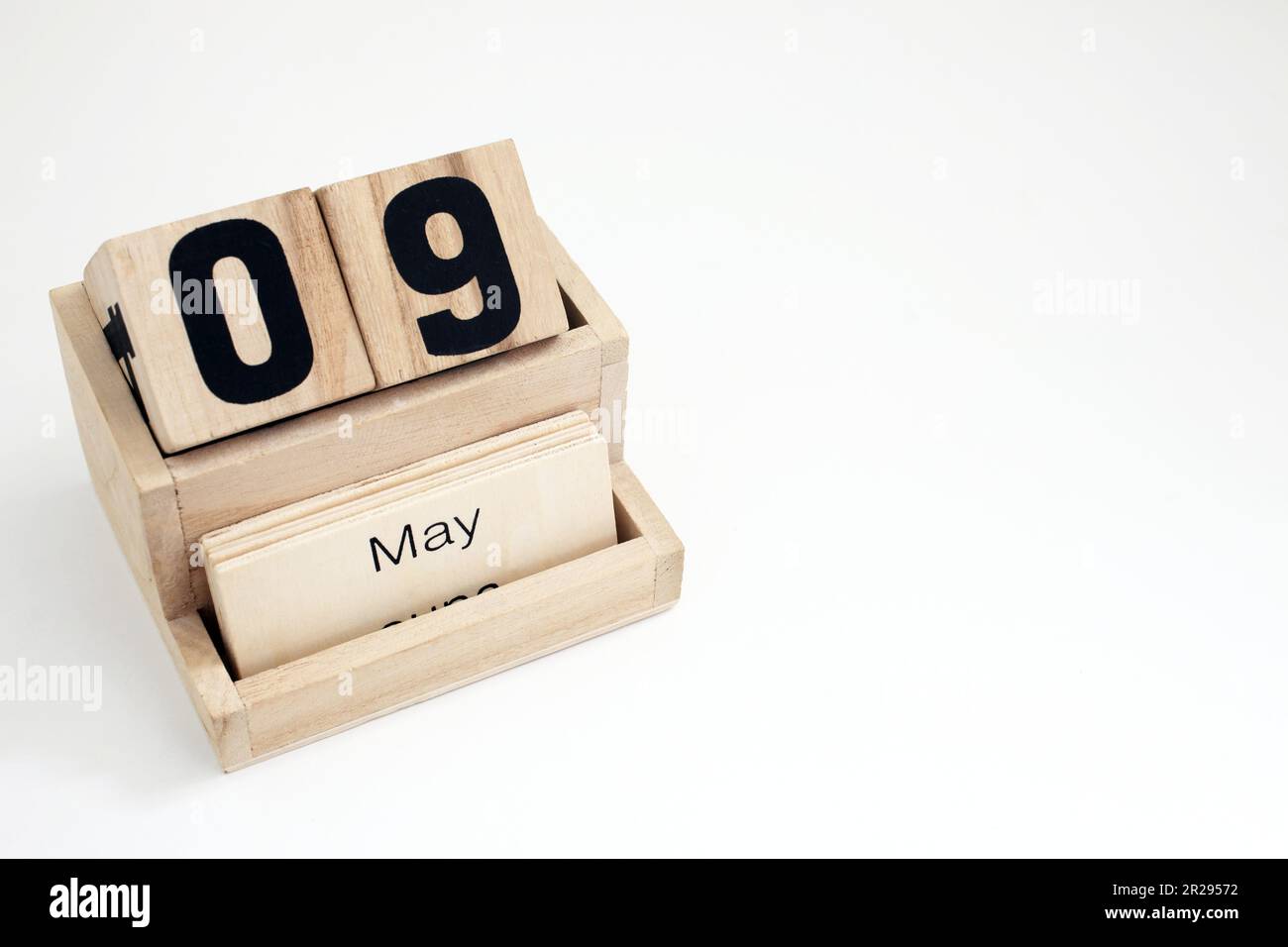 Wooden perpetual calendar showing the 9th of May Stock Photo - Alamy