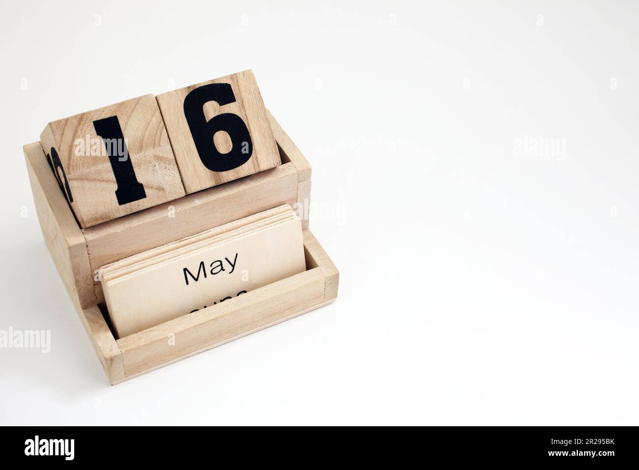 Wooden perpetual calendar showing the 16th of May Stock Photo - Alamy
