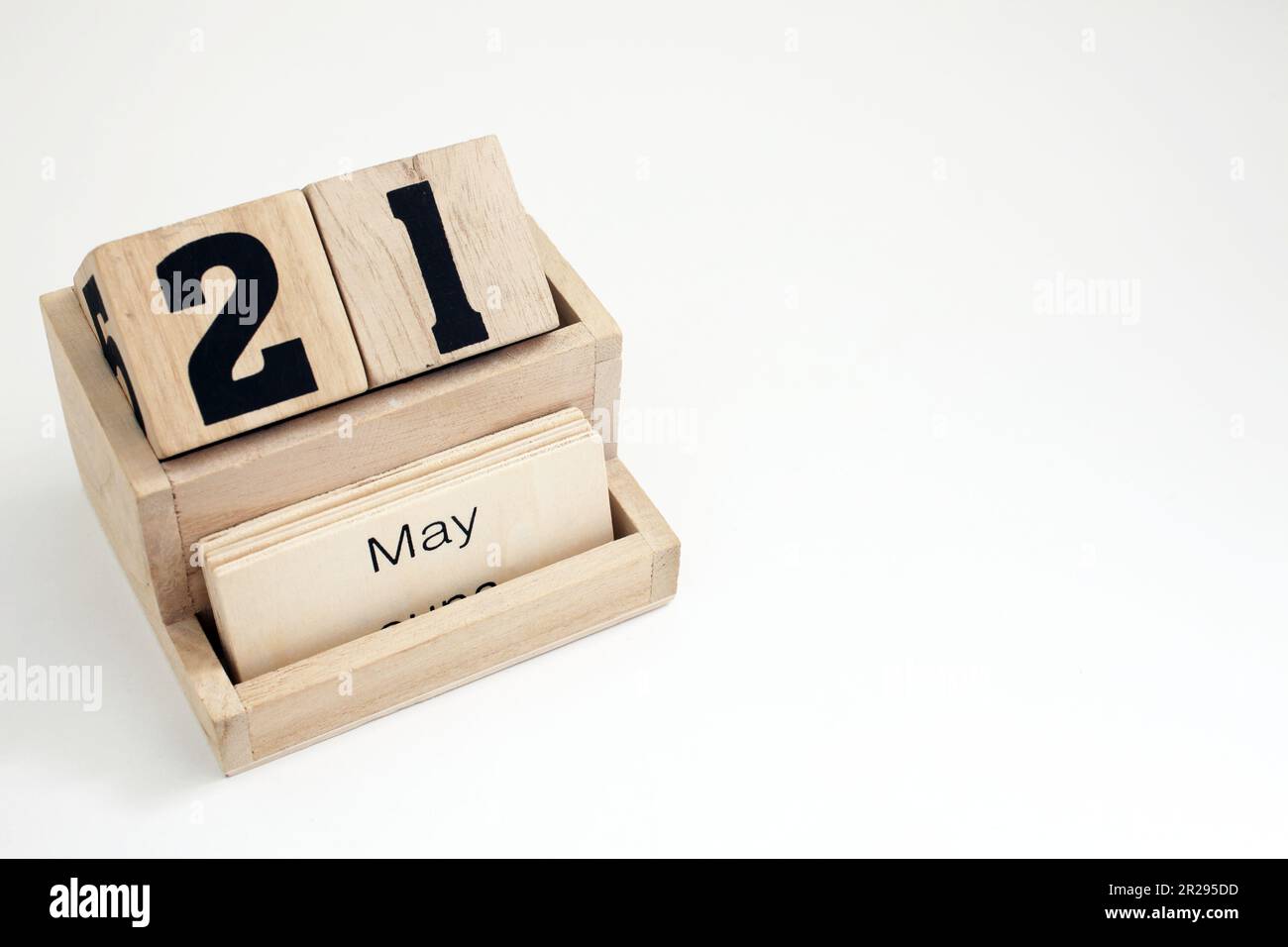 Wooden perpetual calendar showing the 21st of May Stock Photo - Alamy