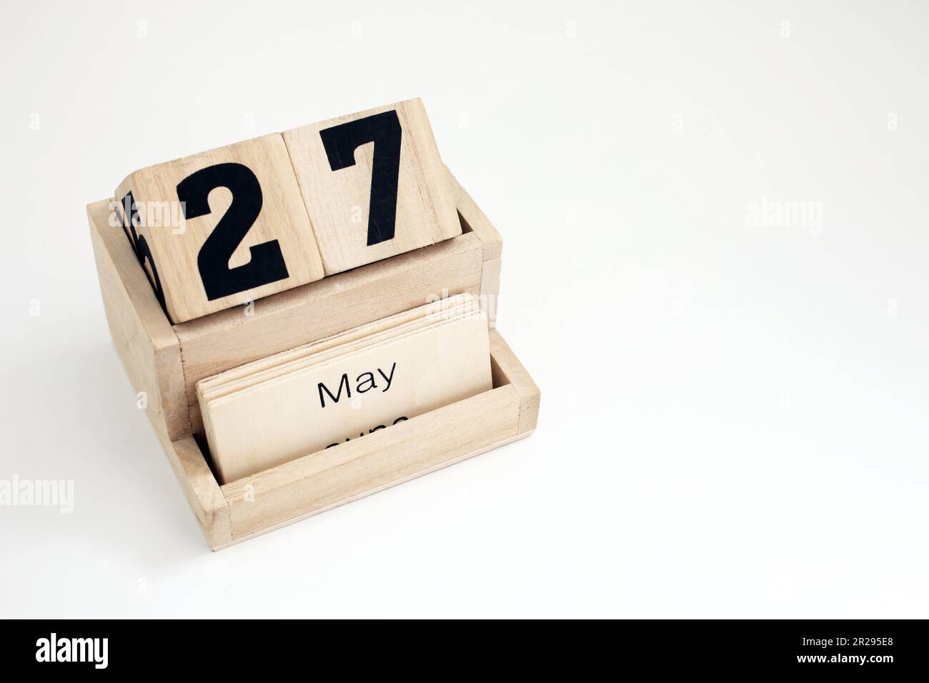 Wooden perpetual calendar showing the 27th of May Stock Photo - Alamy