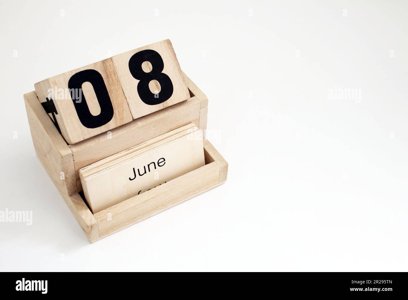 Wooden perpetual calendar showing the 8th of June Stock Photo - Alamy