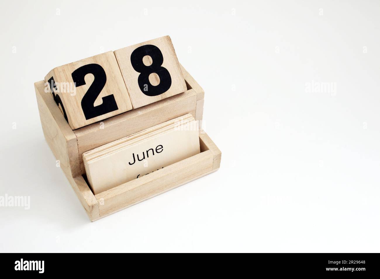 Wooden perpetual calendar showing the 28th of June Stock Photo - Alamy