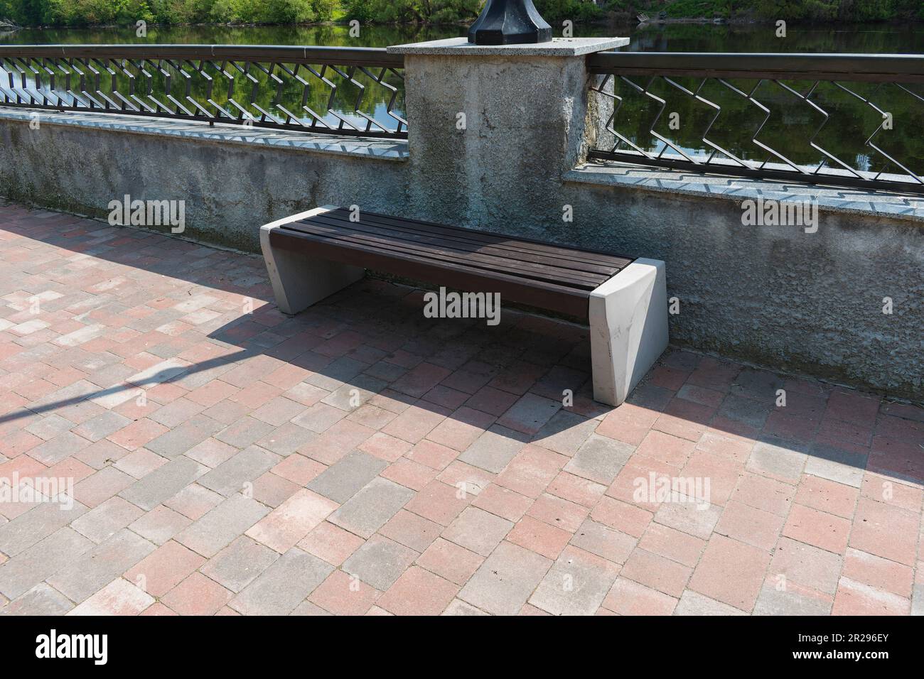 Cement embankment hi-res stock photography and images - Alamy