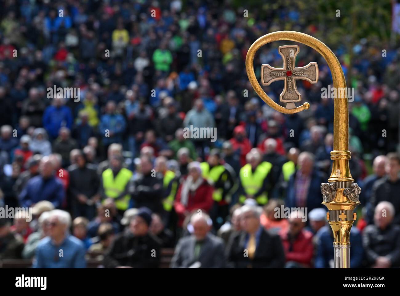 Wachstedt, Germany. 18th May, 2023. Believers celebrate a Holy Mass on ...