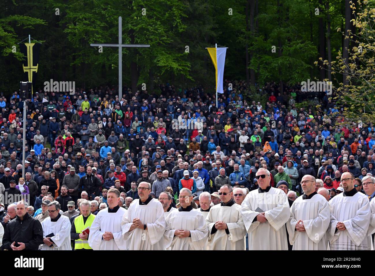 Wachstedt, Germany. 18th May, 2023. Believers celebrate a Holy Mass on ...